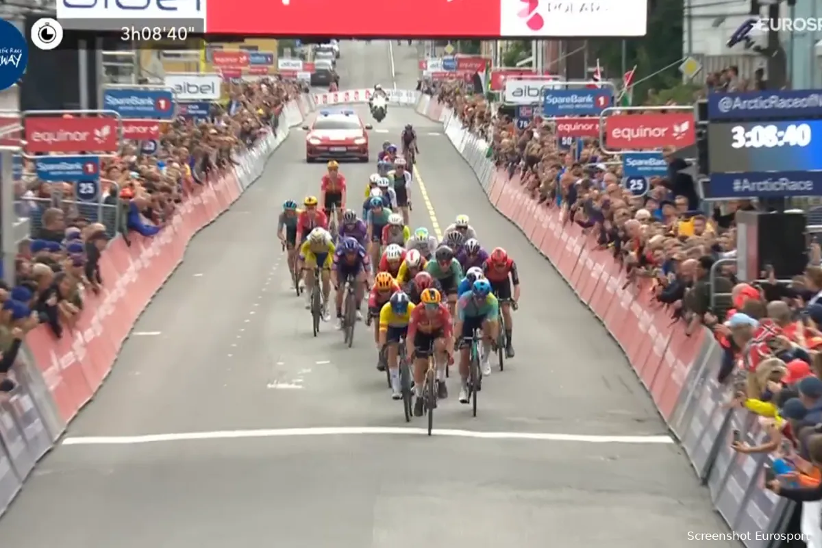 Strong easily fends off Pidcock's attack and secures overall victory in ...