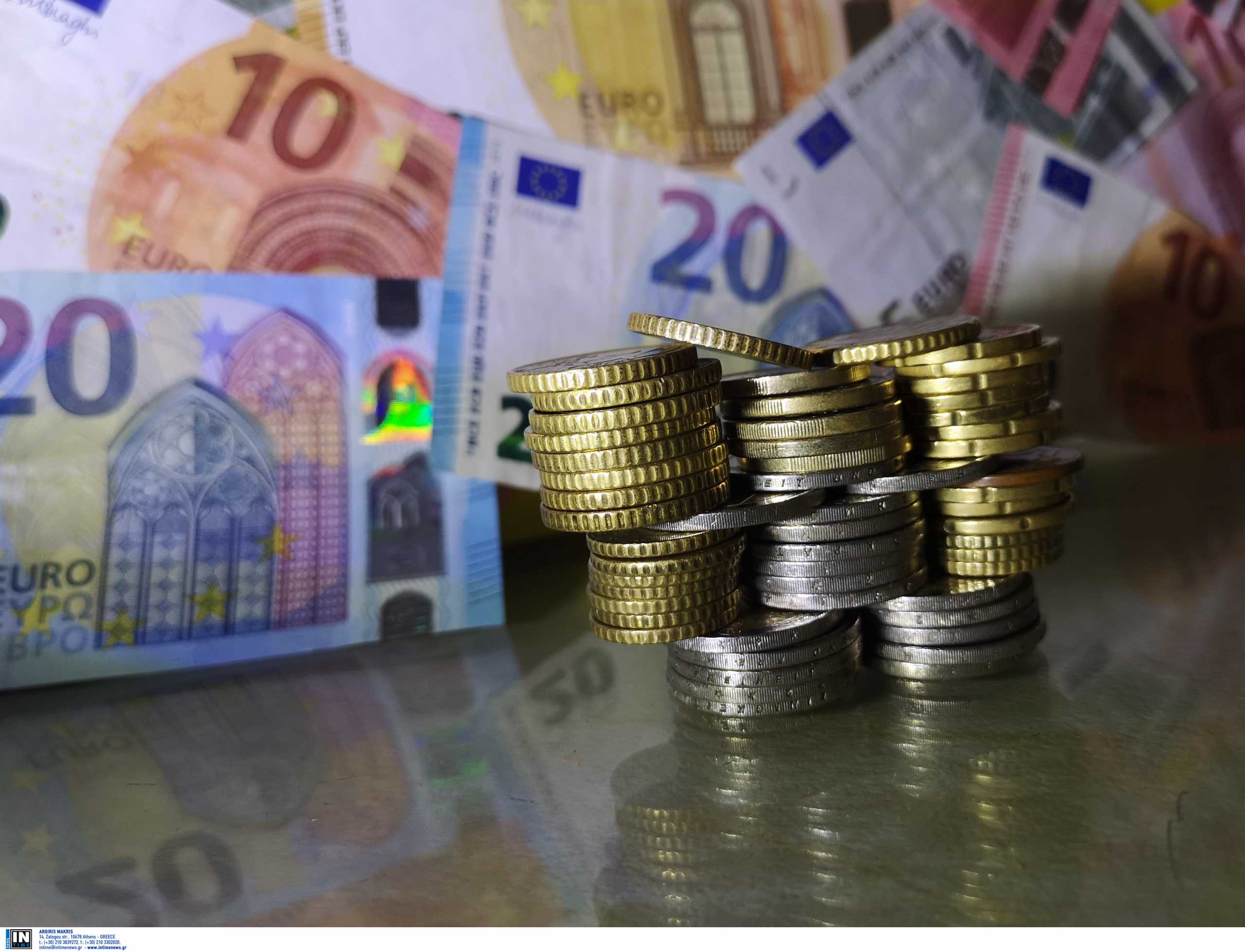 Δύο στάδια για τις παροχές του 2026 – Τι θα περιέχει το κυβερνητικό πακέτο