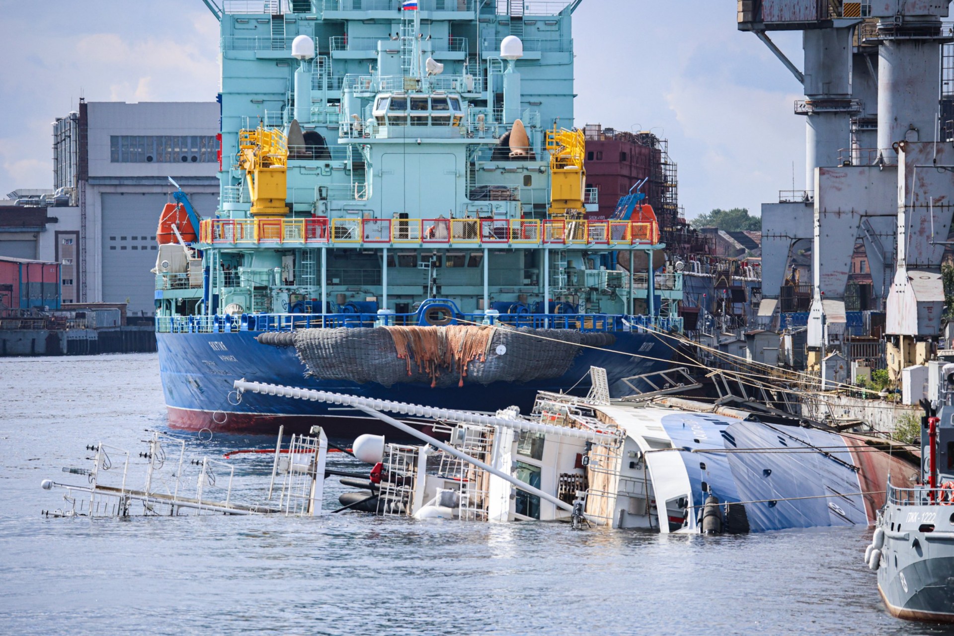 Putin embarrassed as new Russian navy ship sinks