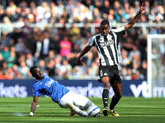 Newcastle, sell Isaac! Liverpool player's sincere advice → rebuilding ...