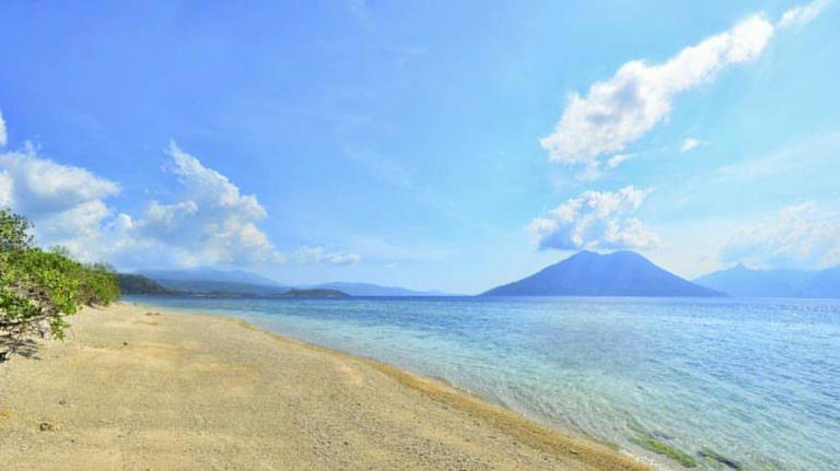 Lokasi dan Panduan Transportasi Menuju Pantai Sebanjar Alor NTT yang ...
