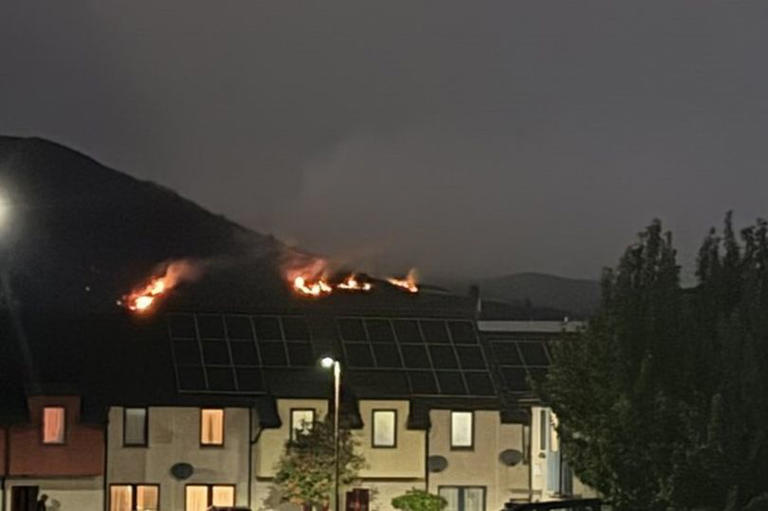Edinburgh locals 'grateful' as fire crews battle Arthur's Seat blaze ...