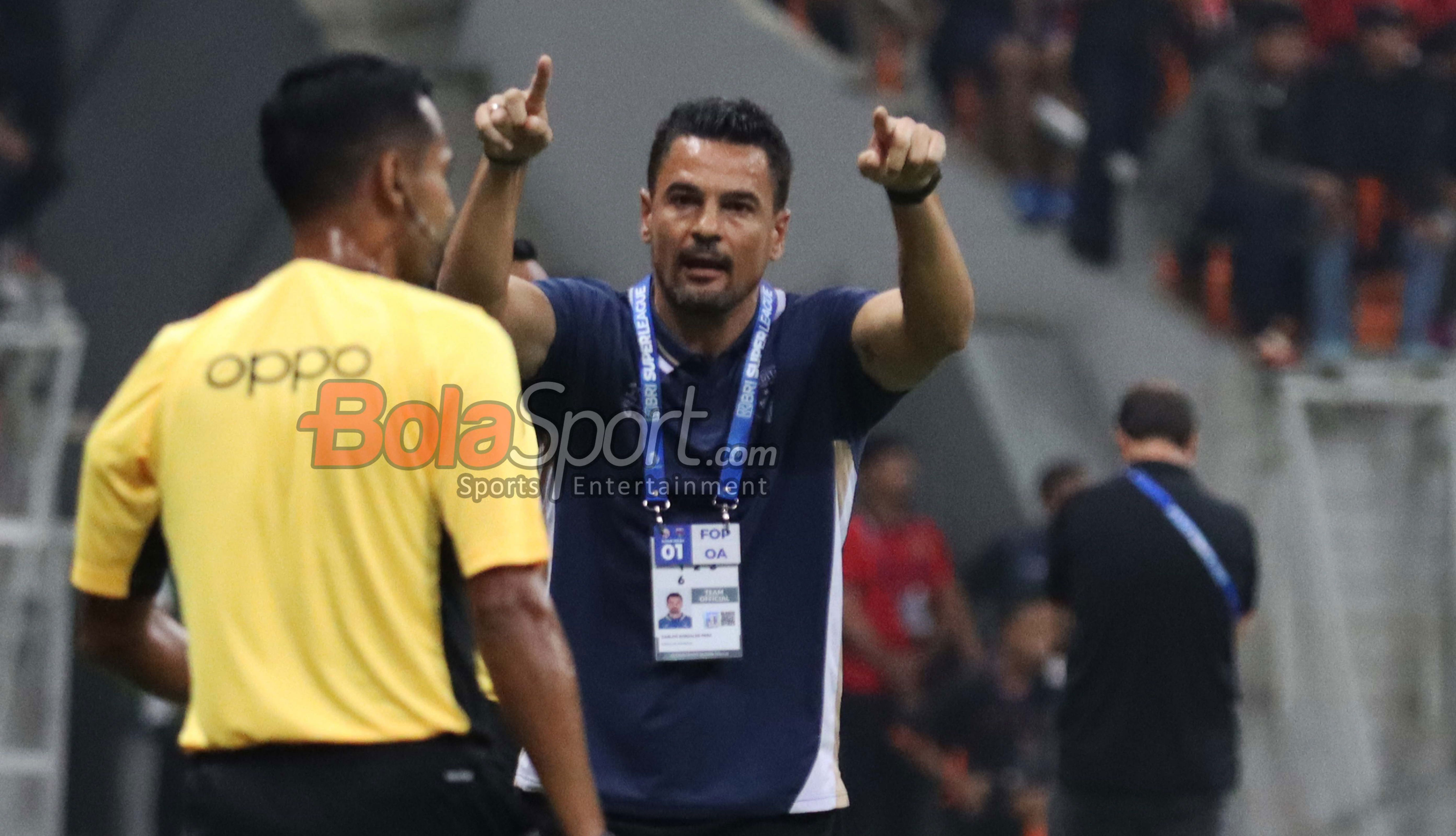 Dibantai Persija, Pelatih Persita Kritik Rumput JIS Tidak Pernah Bagus