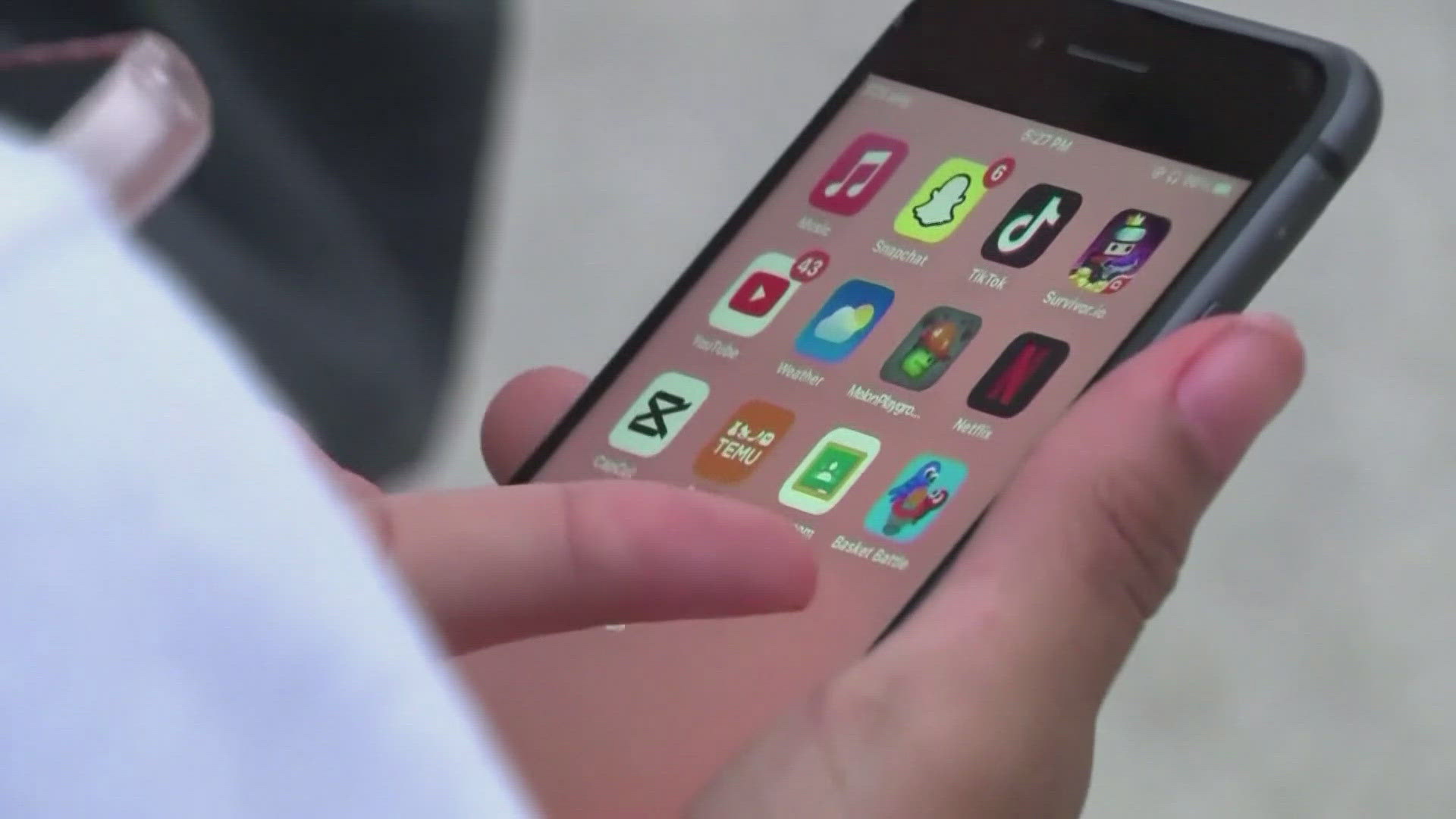 New cellphone rules taking effect this school year in Florida