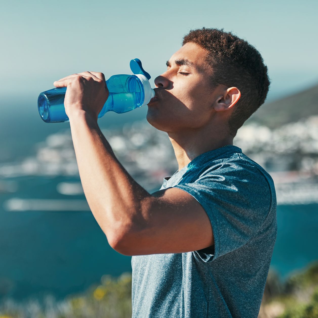 Fortes chaleurs : est-il dangereux de boire trop d'eau pour notre santé