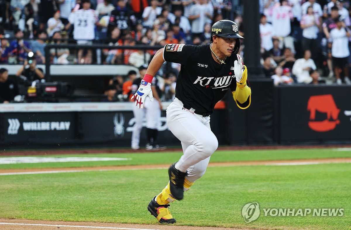 Hot-hitting rookie voted KBO's top player for July