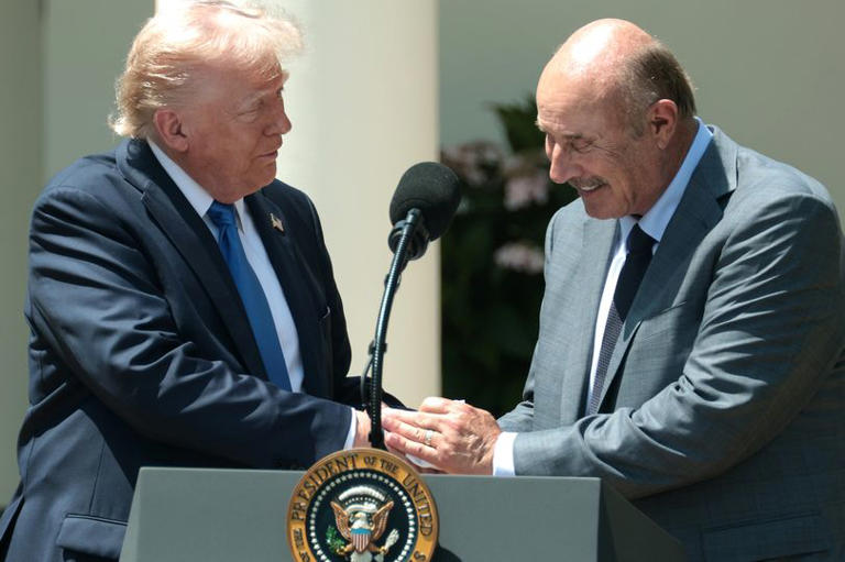 Dr Phil admits he's not qualified to talk about politics despite ...