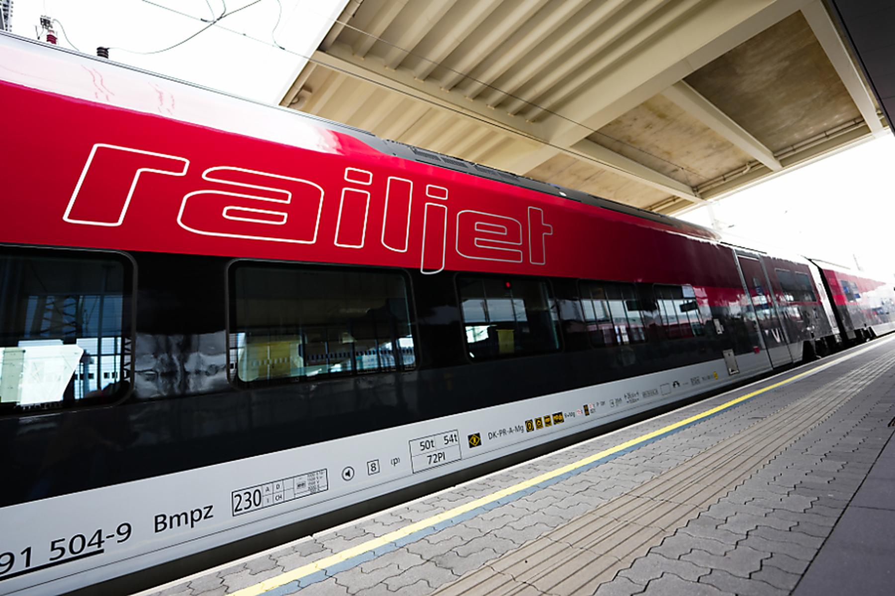 Zug mit 230 km/h unterwegs: 24-Jähriger sprang auf abfahrende Bahn auf