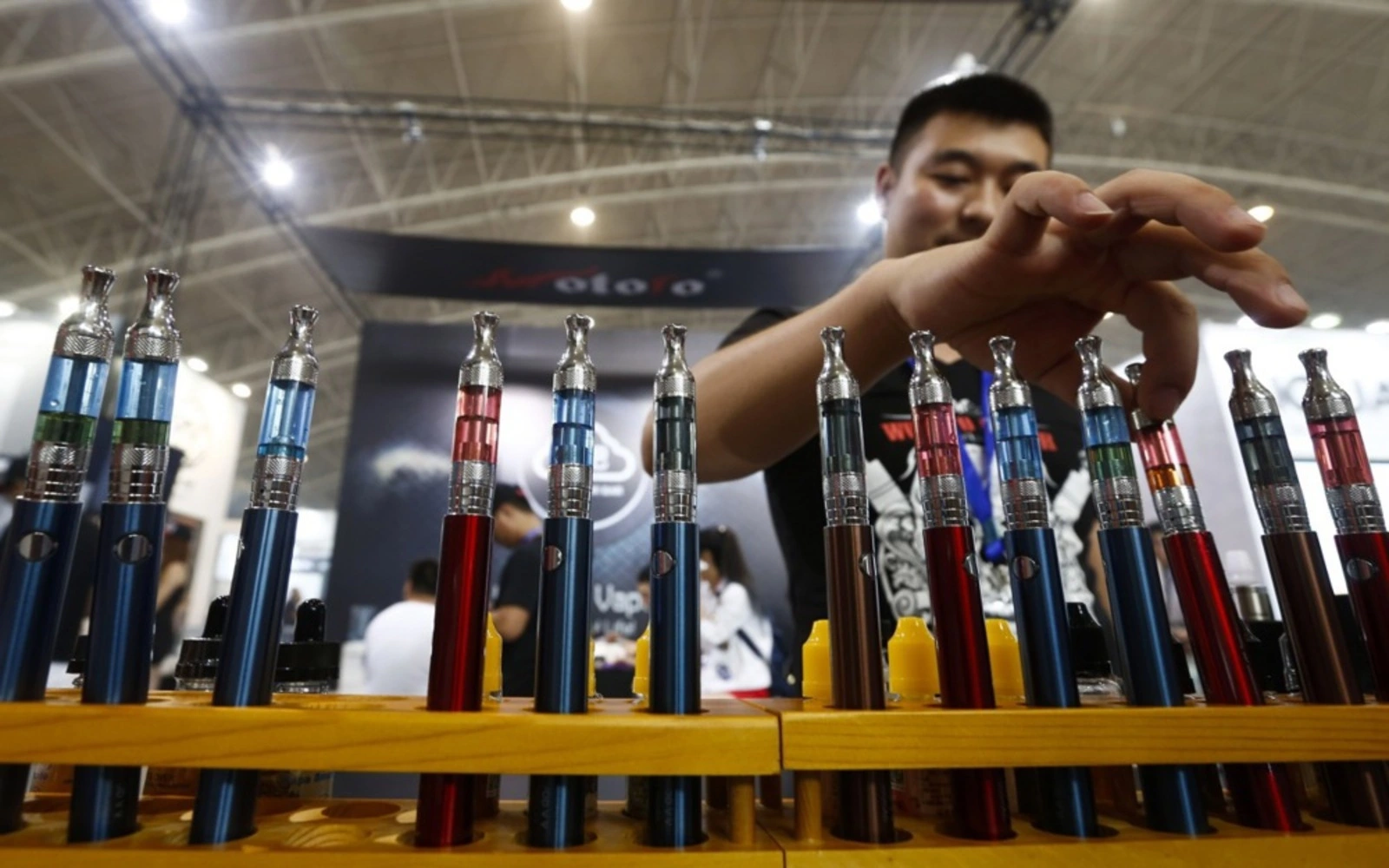 USPS blocks shipping of illicit vapes in boost for Big Tobacco