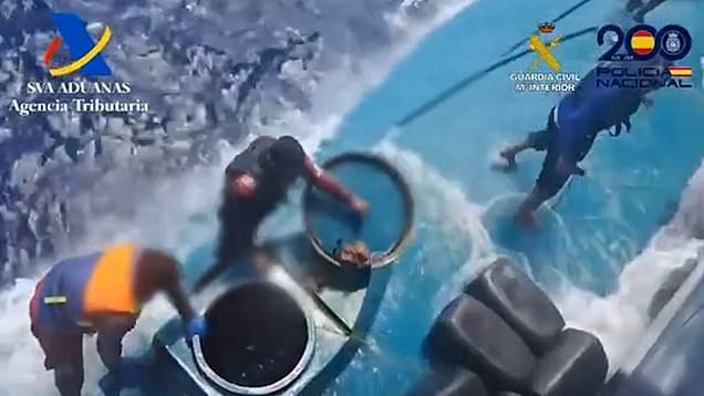 Drug smugglers arrested by police after sinking 'narco-submarine'