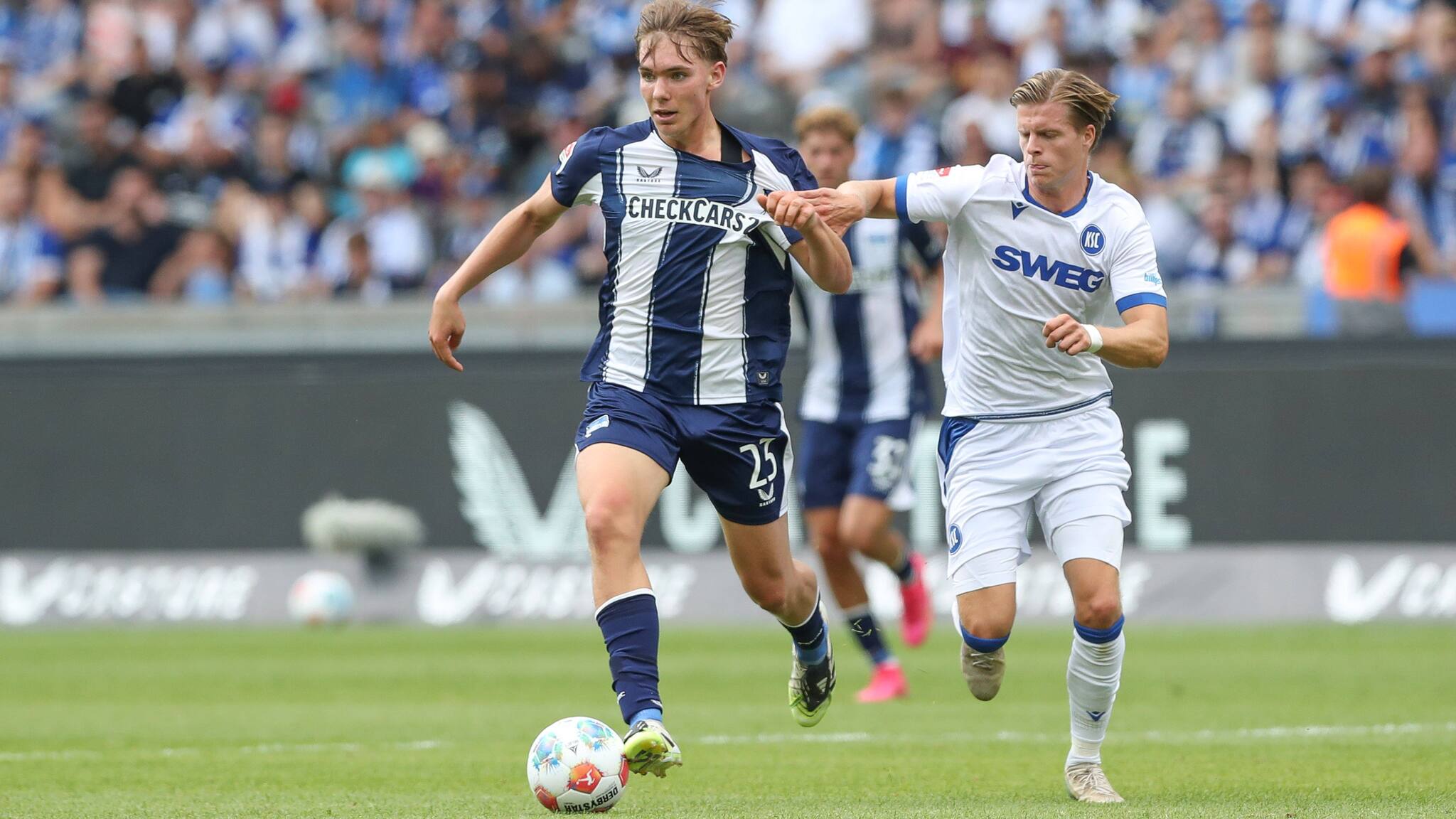 Kennet Eichhorn von Hertha BSC ist mit 16 jüngster Spieler der 2 ...