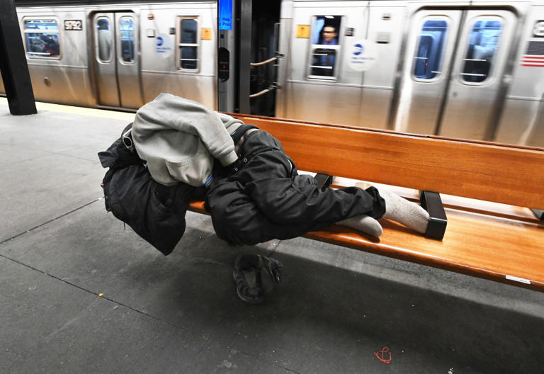 Mayor Adams announces over 1,000 homeless New Yorkers moved from ...