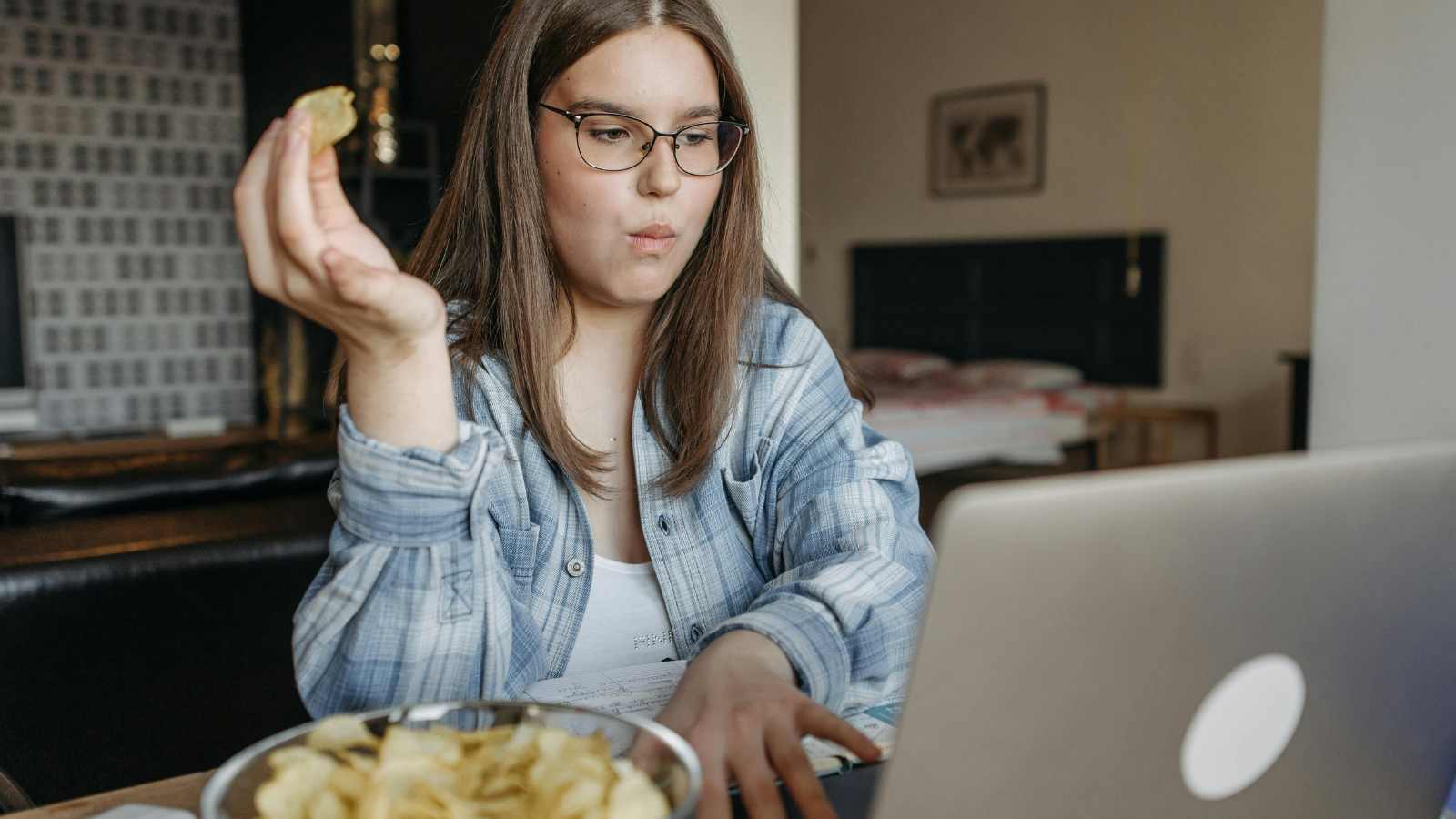 11 tips to turn your side hustle into a full-time income