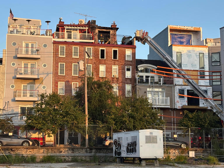 Crews extinguish fire on roof deck of Old City apartment building