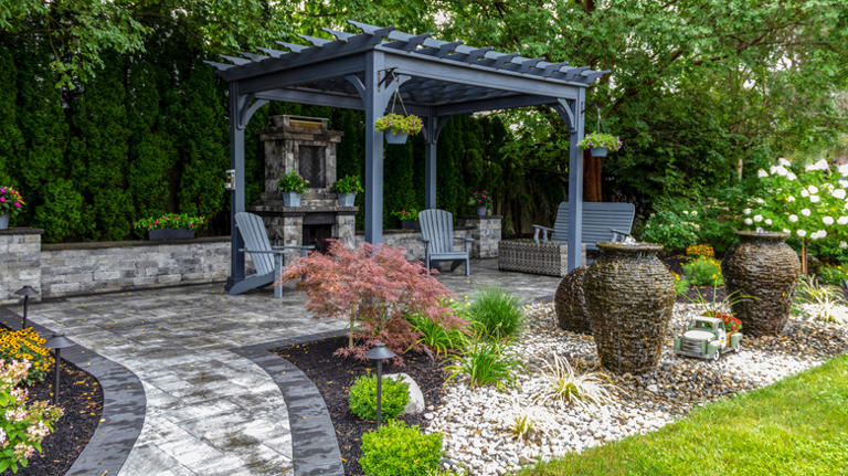 How To Choose Between A Gazebo And A Pergola For Your Backyard