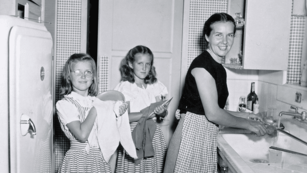 29 Daily Chores That 60’s Kids Know All Too Well