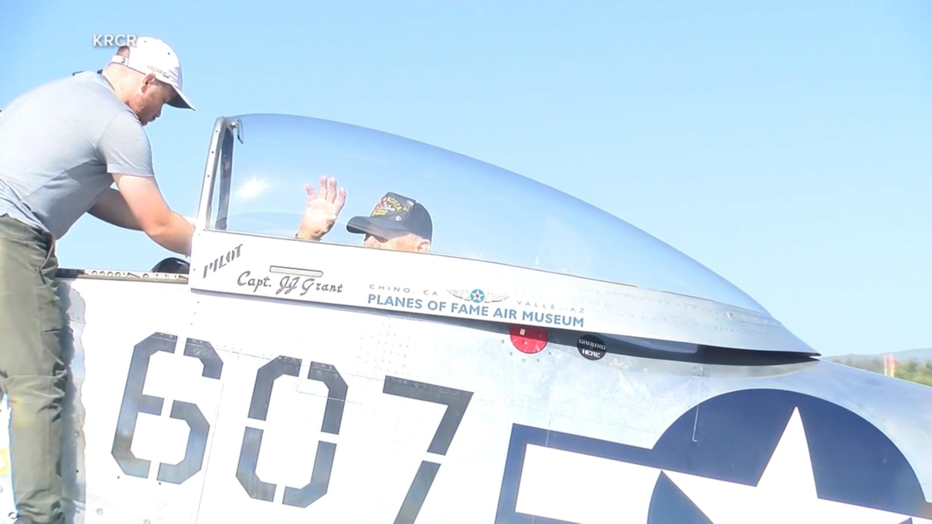 101-year-old veteran flies WWII plane