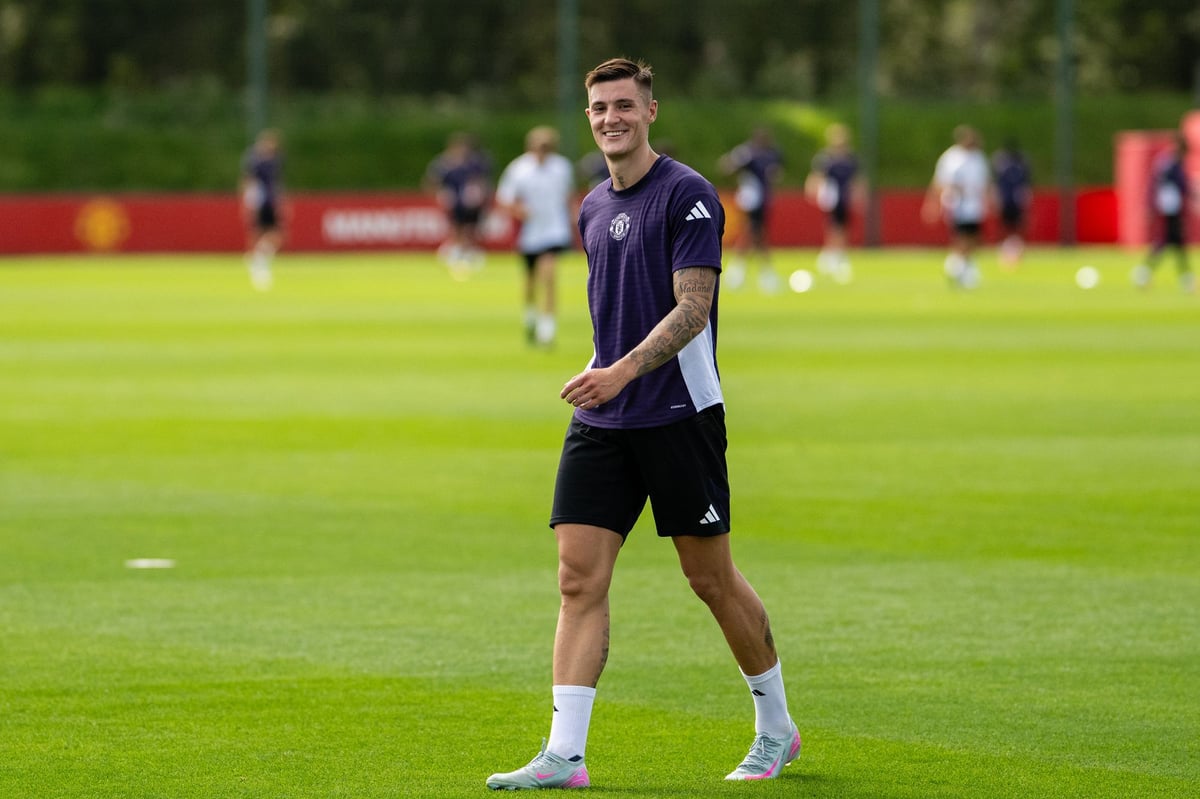 Manchester United: Benjamin Sesko completes first training session as ...