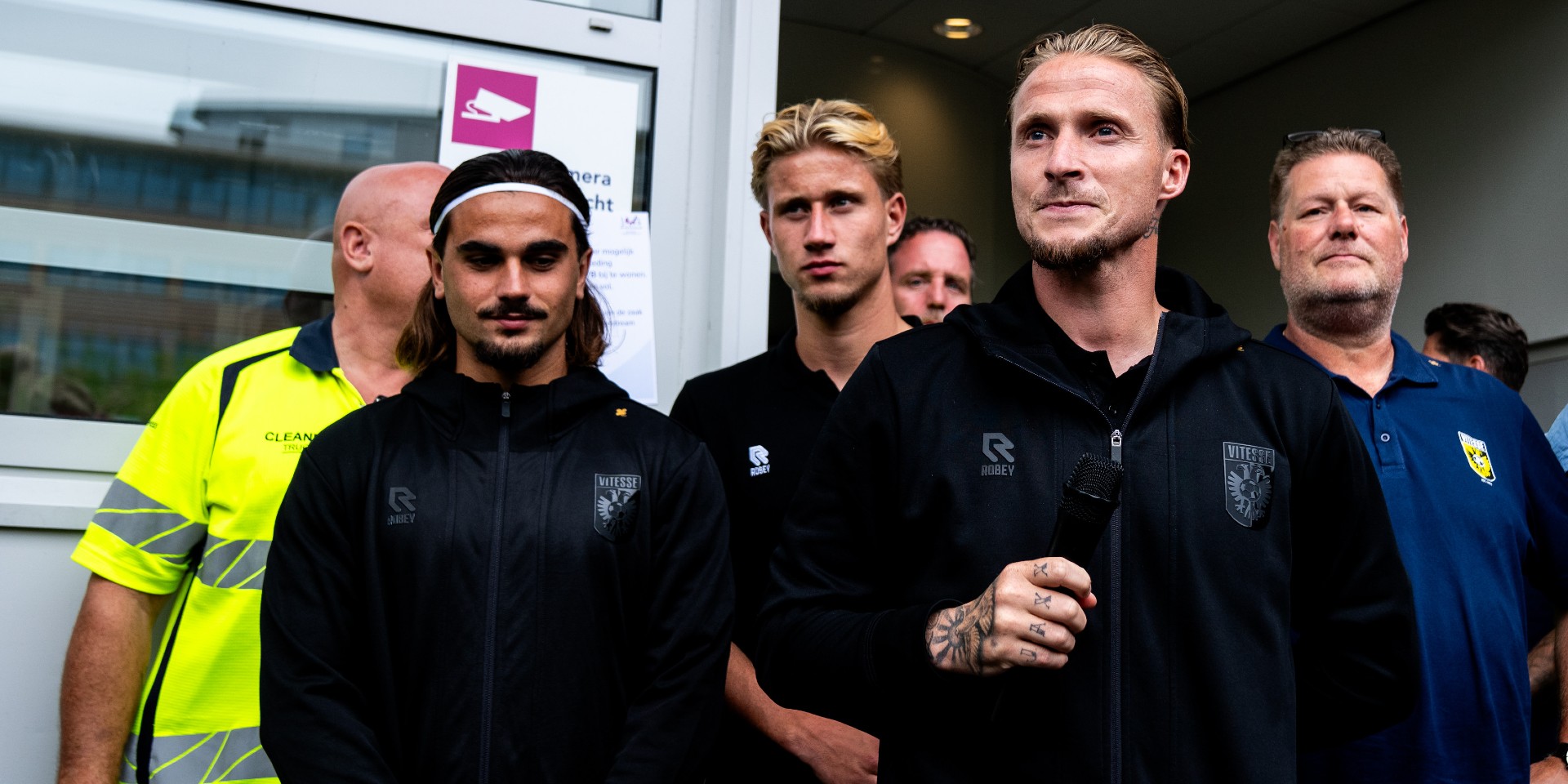 Vitesse-spelers moeten zich melden: 'Verwachting is dat trainingen ...