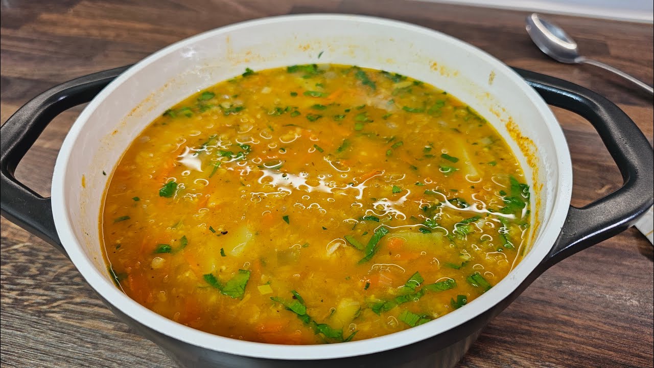 Ich habe mir eine köstliche Suppe mit Hühnchen und Linsen ausgedacht ...