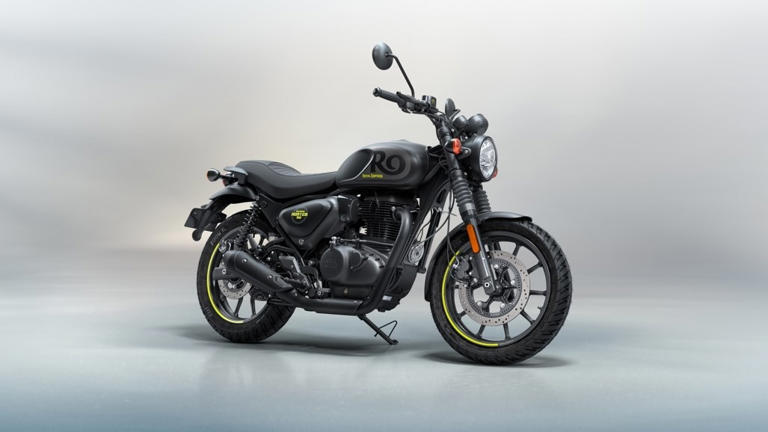 Royal Enfield Hunter 350 gets a new graphite grey colour at Rs 1.77 lakh