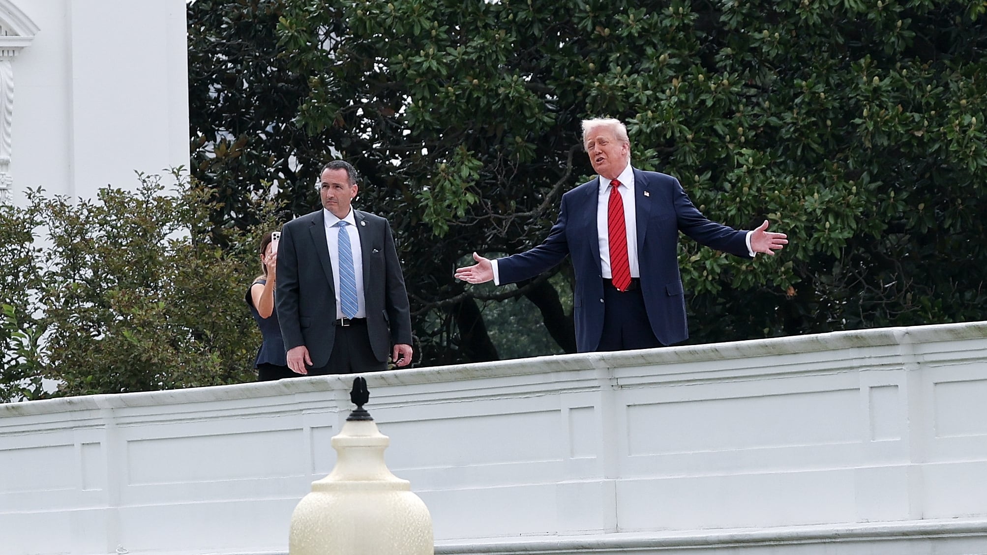 Trump Eyes White House Roof in Odd Follow-Up to His Wandering