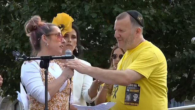Rabbis heckled off stage at march after saying 'Palestine has right to ...
