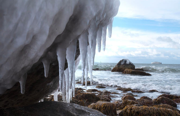 Farmers' Almanac winter forecast calls for a long season of cold, snow ...