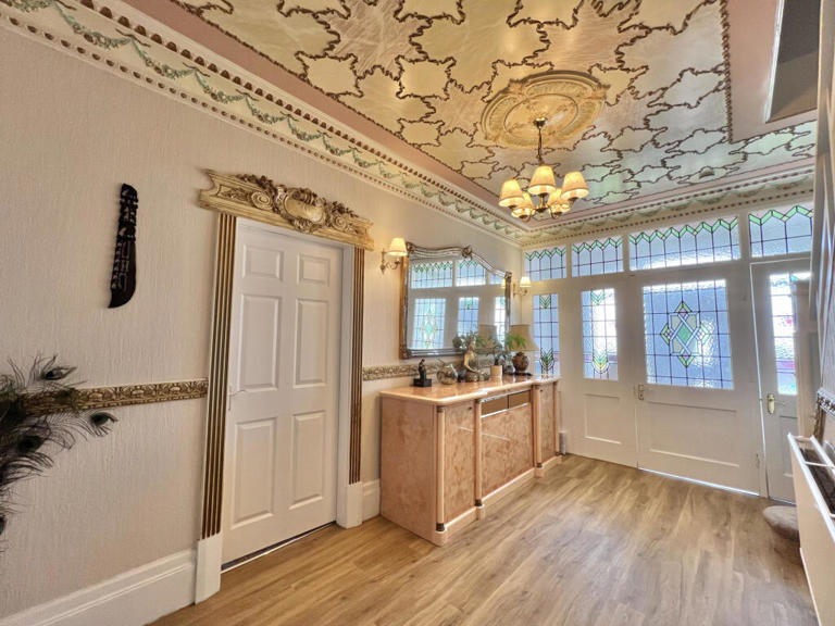 19 stunning pictures inside Blackpool seafront mansion for sale on ...