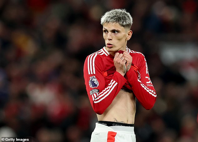 Man United outcast Alejandro Garnacho 'appears to clutch a VAPE' while ...