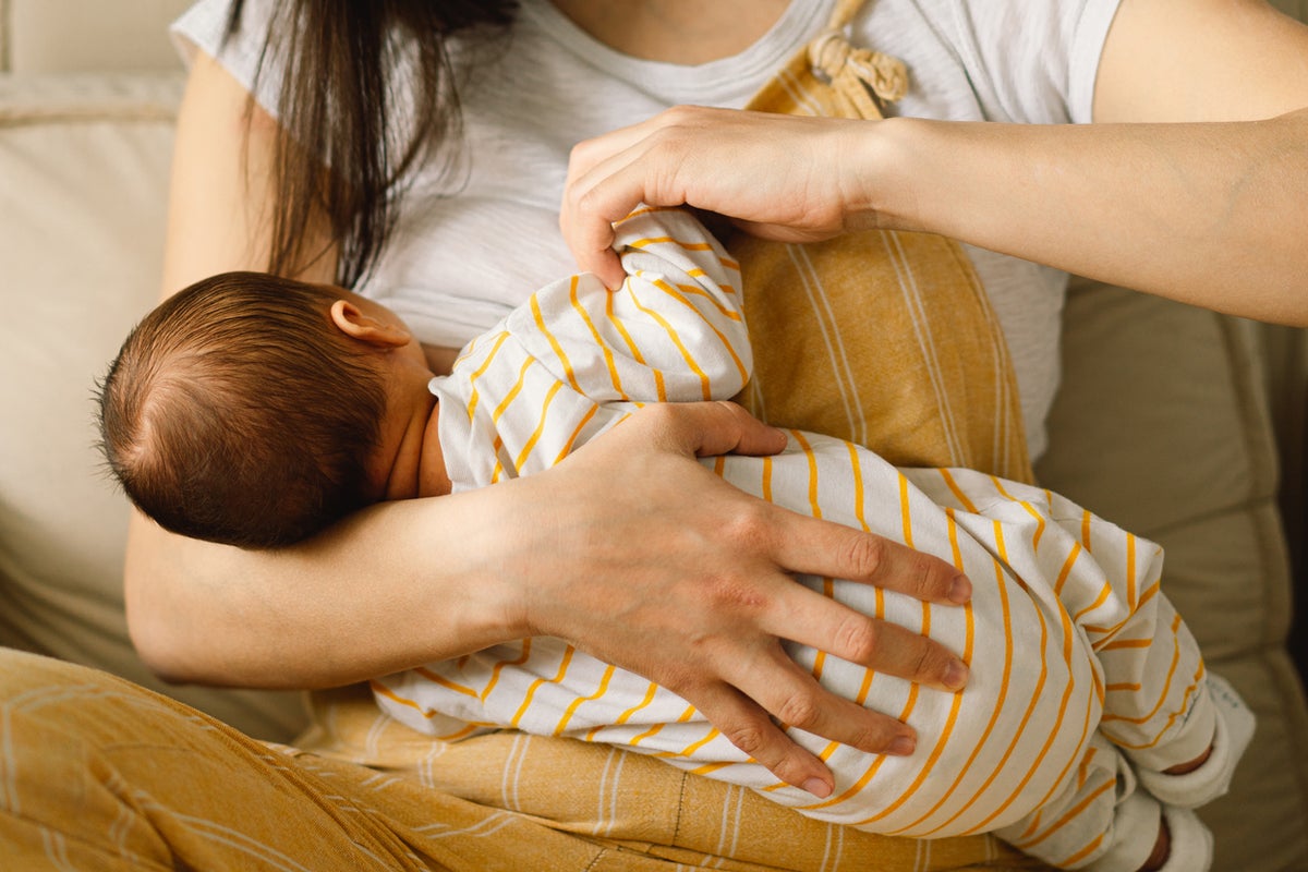 All the foods to eat (and avoid) while breastfeeding, according to a ...