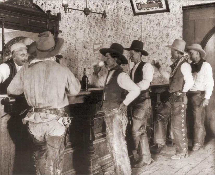 20 Vintage Photos of Old-Timey Saloons