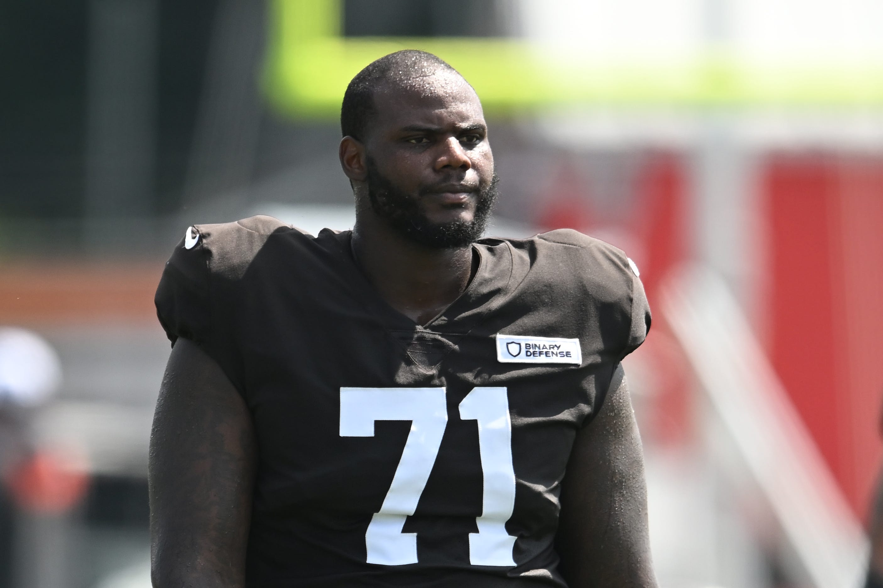 Browns OT Cornelius Lucas exits Eagles game with ankle injury