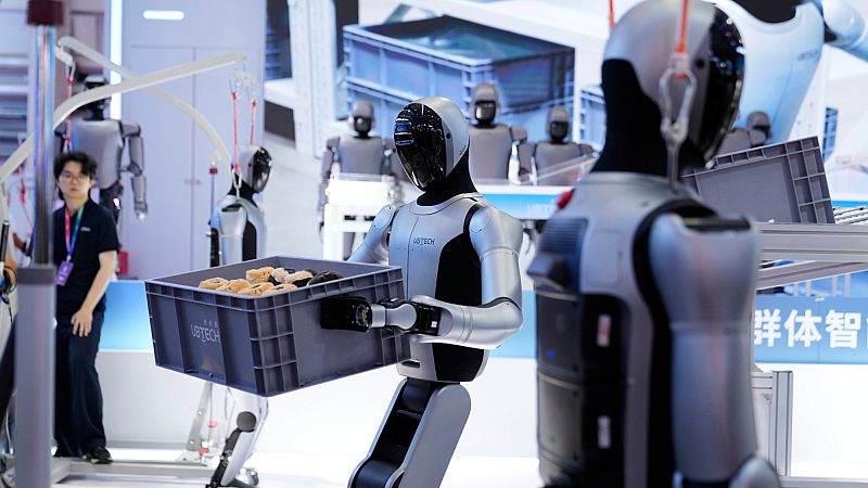 Robots fight in boxing match at 2025 World Robot Conference