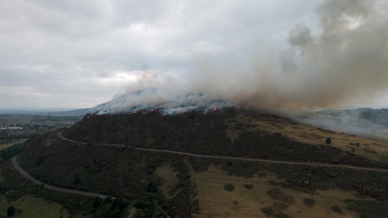Drone footage of wildfire on Edinburgh's Arthur's Seat, blaze likely ...