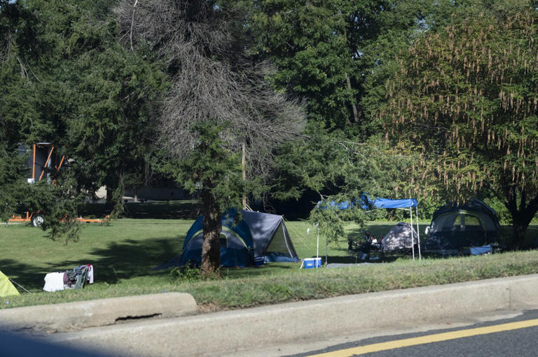 Trump sends in military to reclaim Washington streets