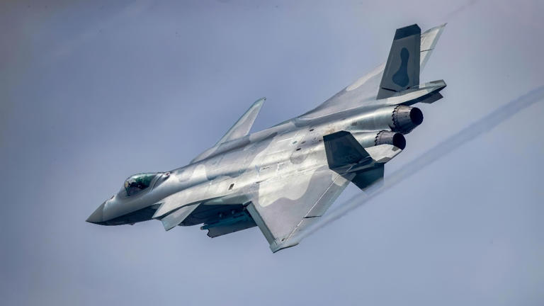 China’s J-20 Mighty Dragon vs. F/A-18 Super Hornet Summed Up in 4 Words