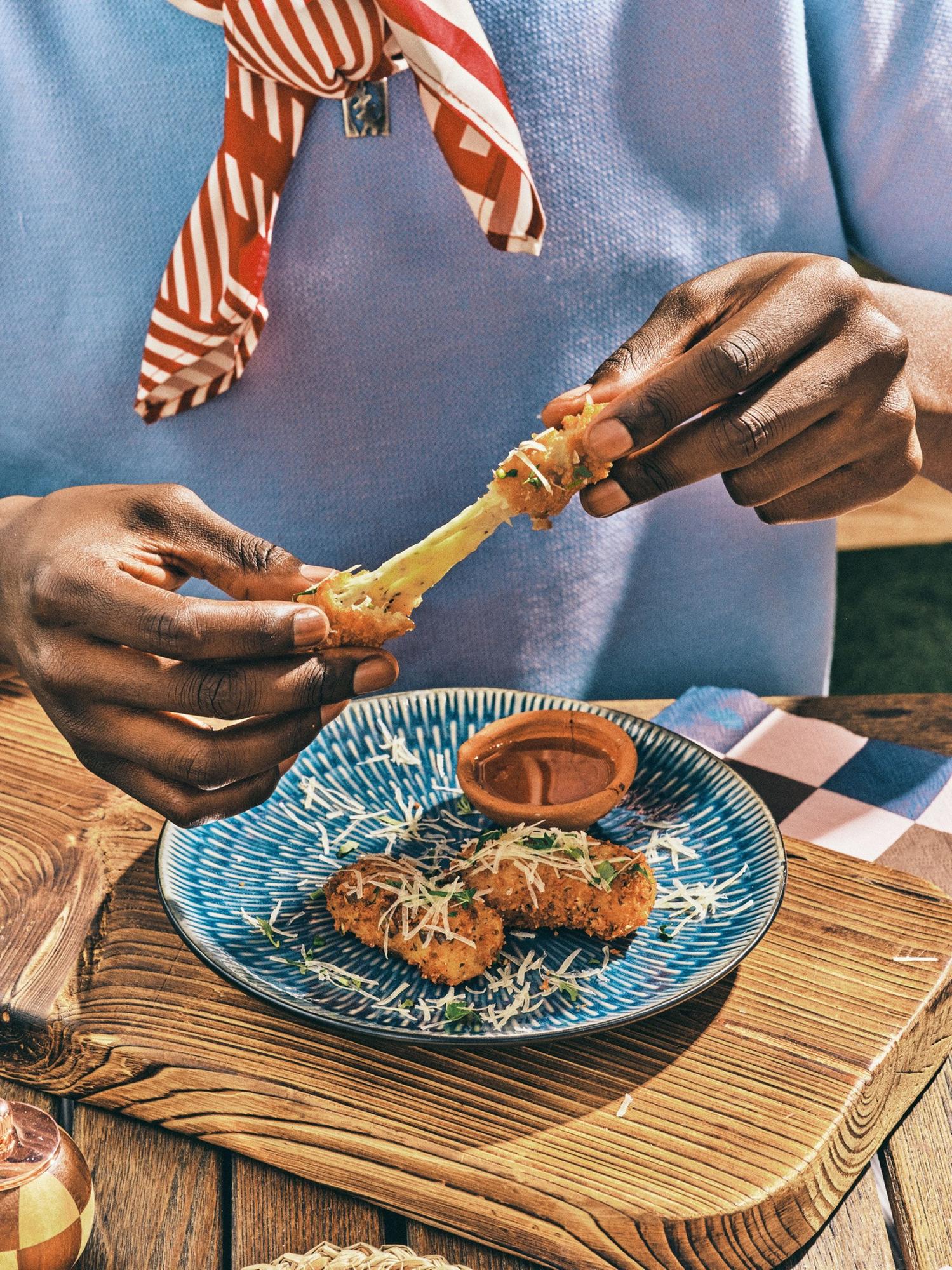 Students, you're the bombe: Zizzi is giving away free garlic and ...