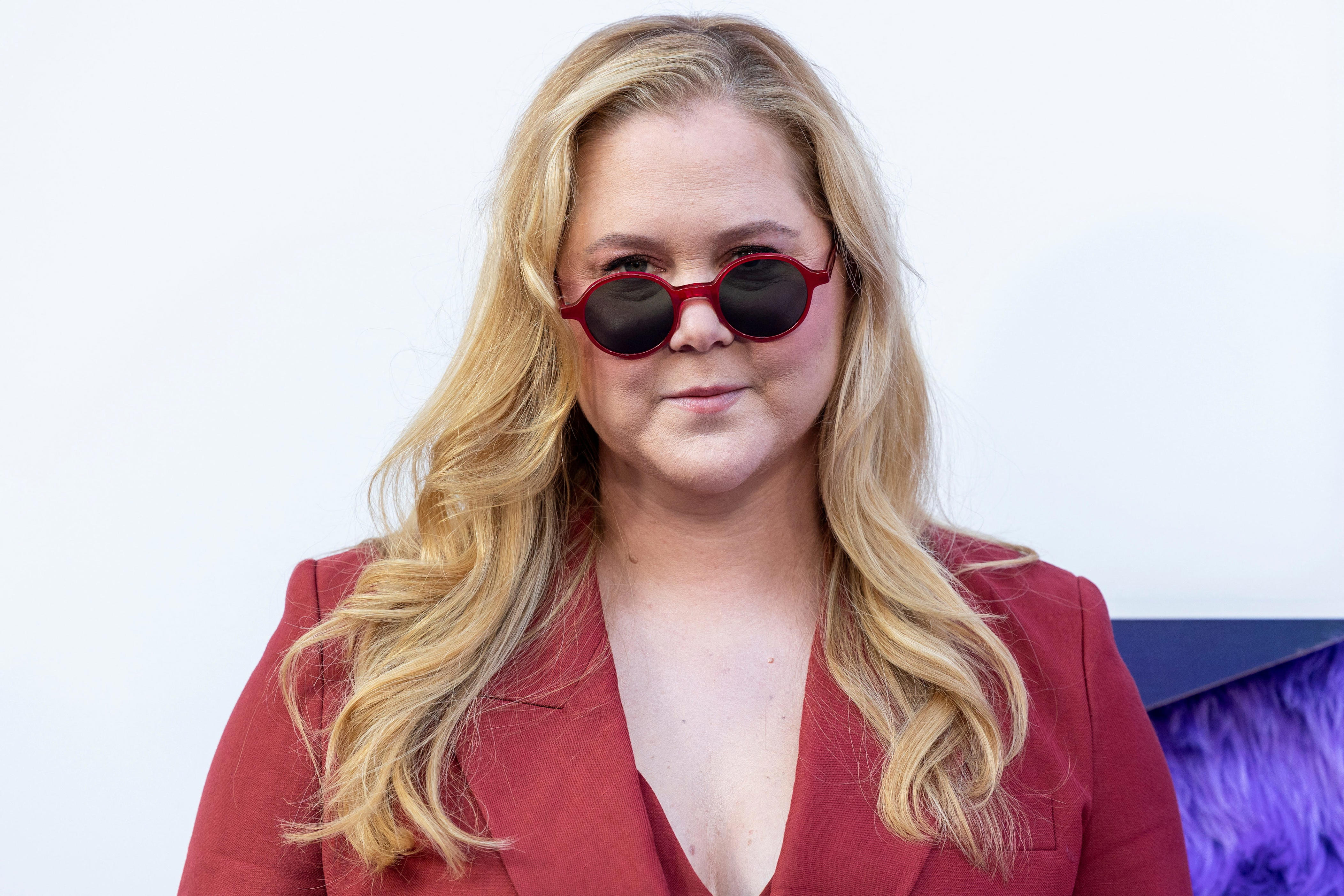 Amy Schumer posts walker photo amid surgery recovery