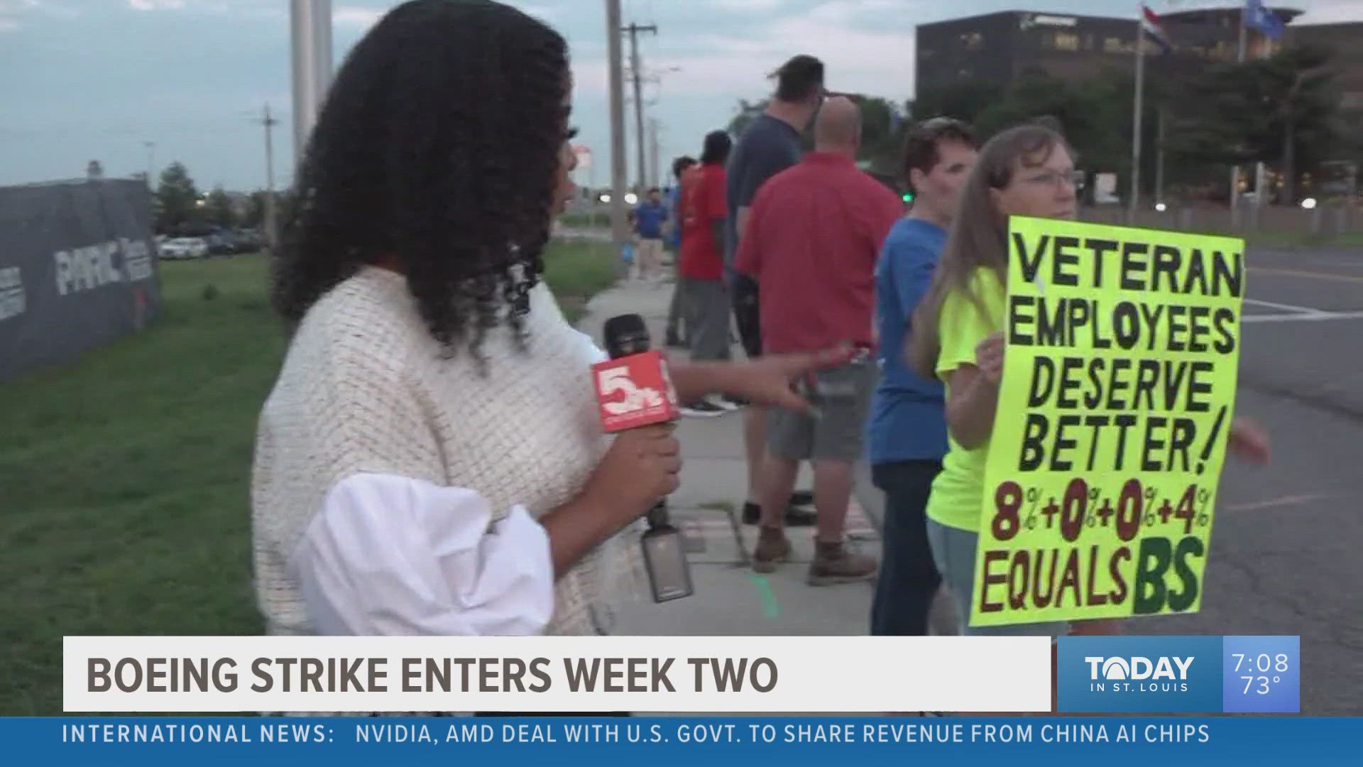 Boeing's striking workers show up by the hundreds to protest as week 2 ...