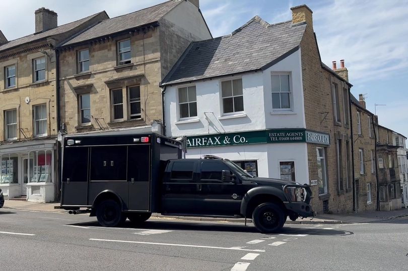 JD Vance's massive motorcade in pictures as US VP visits Cotswolds and ...