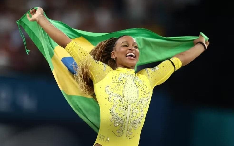 Fora do Flamengo, Rebeca Andrade se prepara para competição mundial em 2025