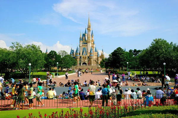 15 Budget Tips For A Disneyland Trip