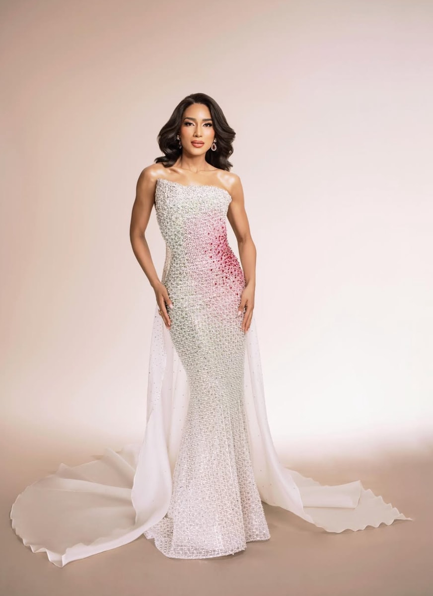 Victoria Kjaer crowns Jennifer Ventura as Miss Dominican Republic ...