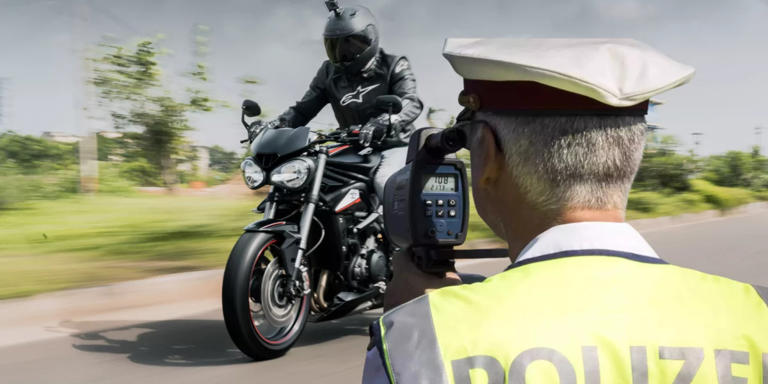 Mit 133 km/h durchs Ortsgebiet: Polizei stoppt junge Raser