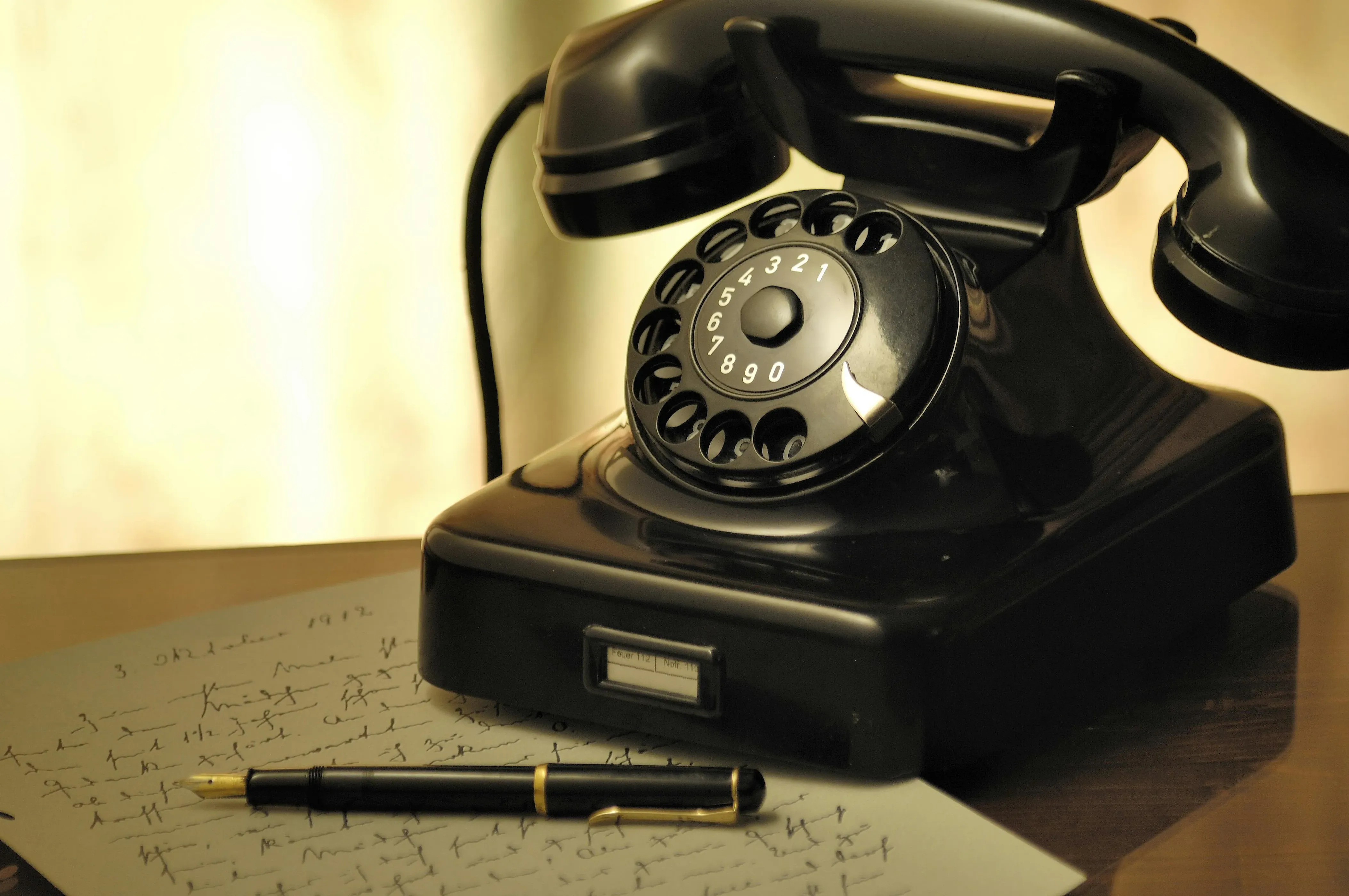 20 Old-School Phone Habits That Make No Sense Now