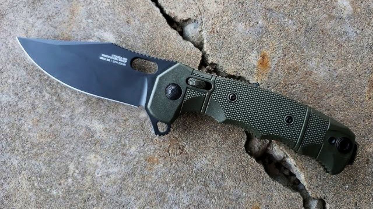Folding knives that can handle tough jobs