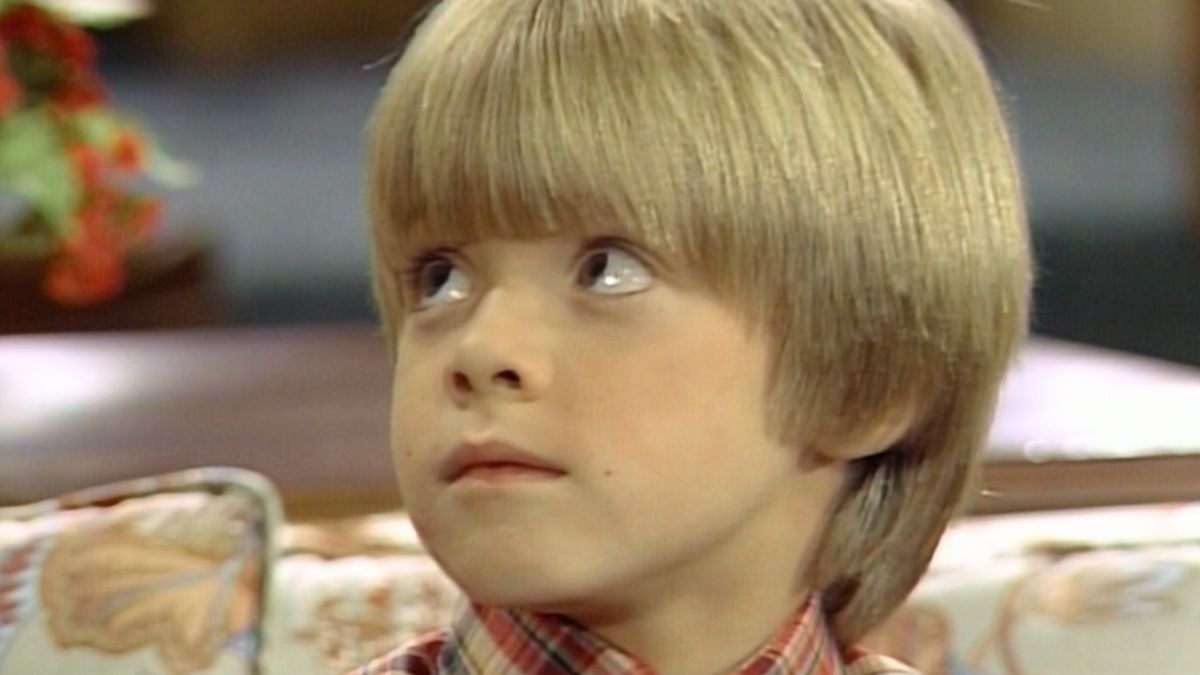 Madame est servie : à quoi ressemble Jonathan Bower, le fils d’Angela ...