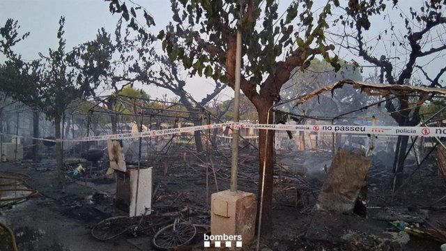 El camping afectado por el incendio en El Vendrell (Tarragona) opera ...