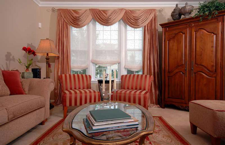 These 5 Living Room Trends Are Aging Your Space, According to Designers